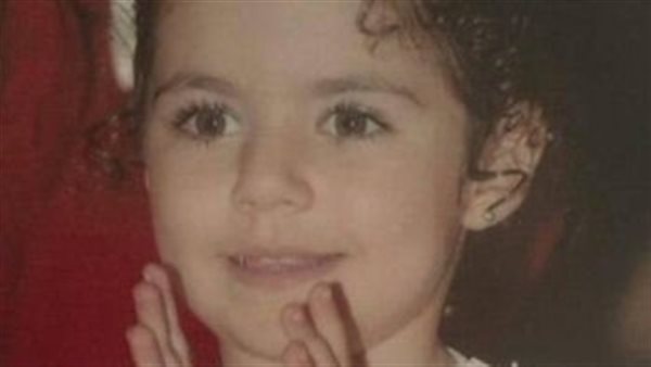 هذه الطفلة أصبحت فنانة شهيرة شديدة الجمال وفتاة أحلام الشباب من هي؟